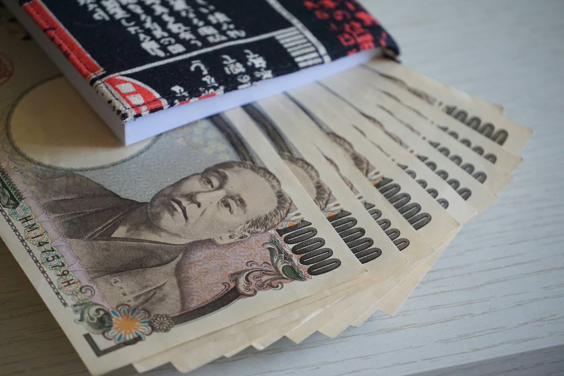 Összeomlott a jen a dollárral szemben, Japán közbeléphet